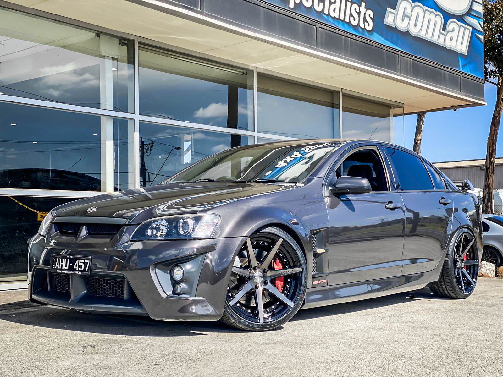 holden hsv gts vertini dynasty gloss black dark tint face chrome bolts ...