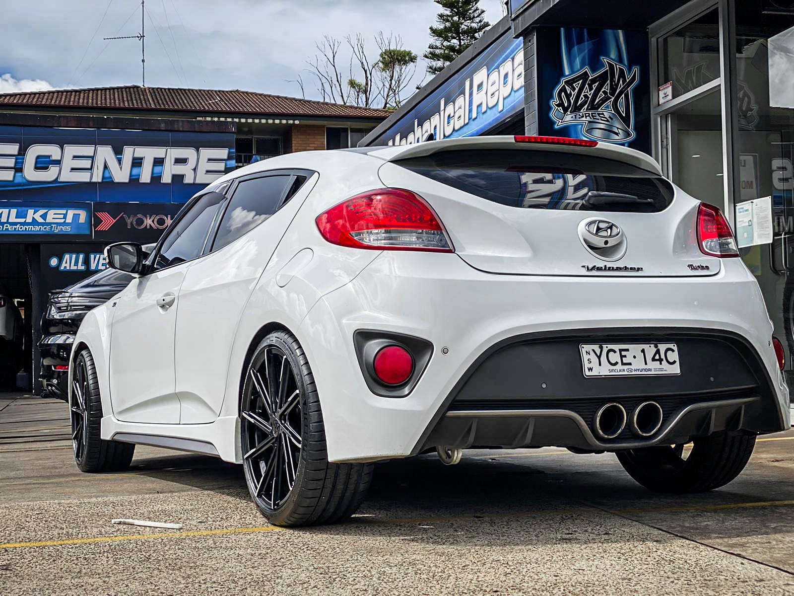 Hyundai Veloster Black Rims