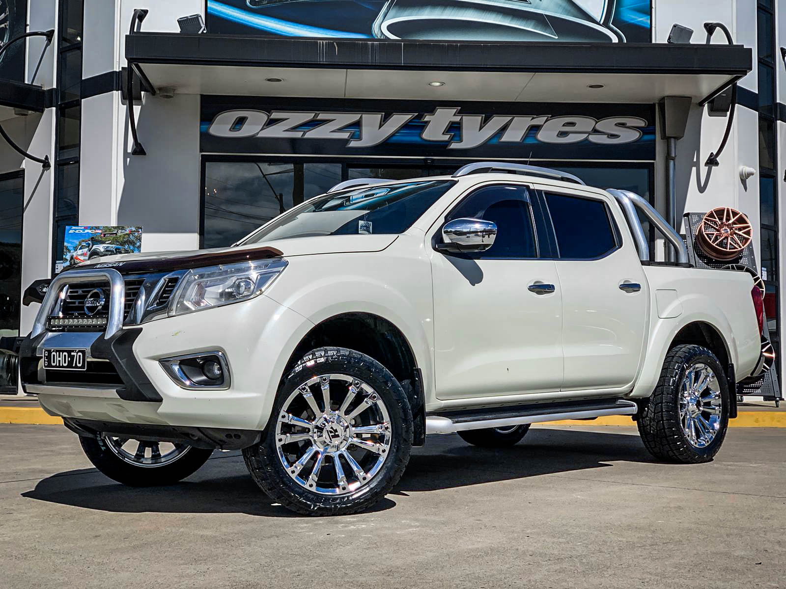 NISSAN NAVARA HUSSLA AMBUSH CHROME BLACK BOLTS Wheel #6775