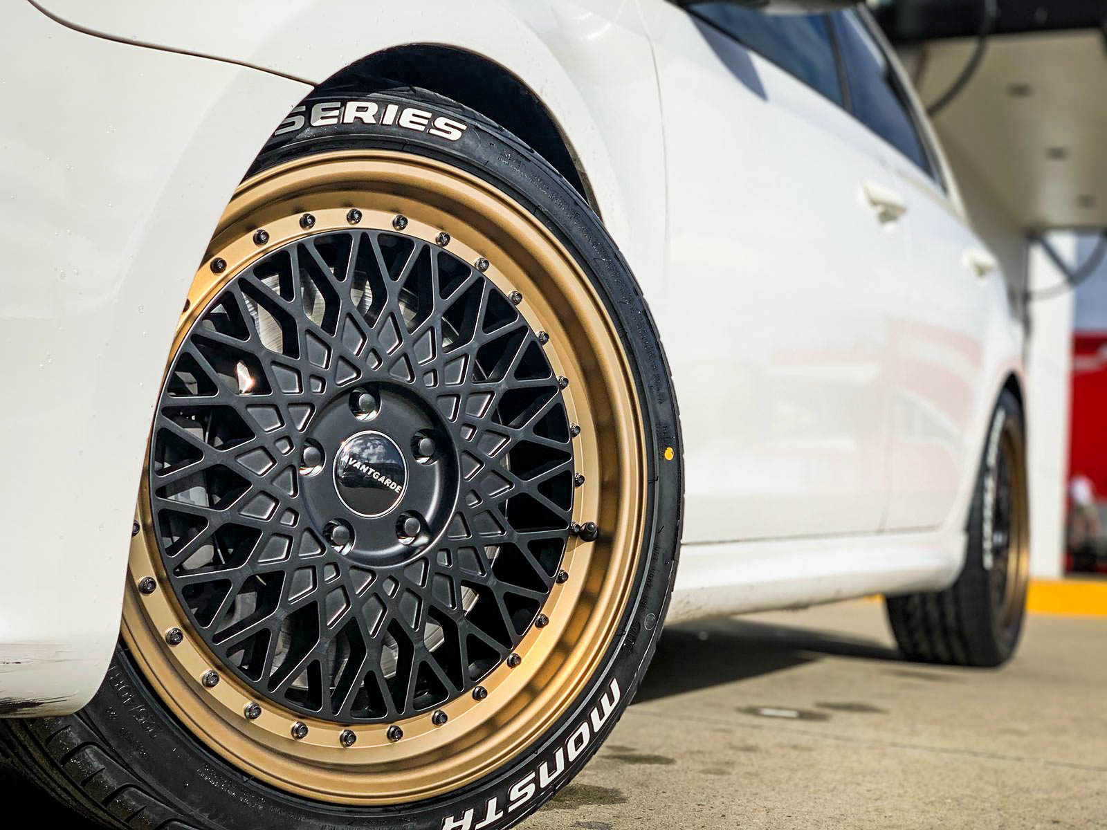 Volkswagen golf avant garde m220 matte black bronze lip #864