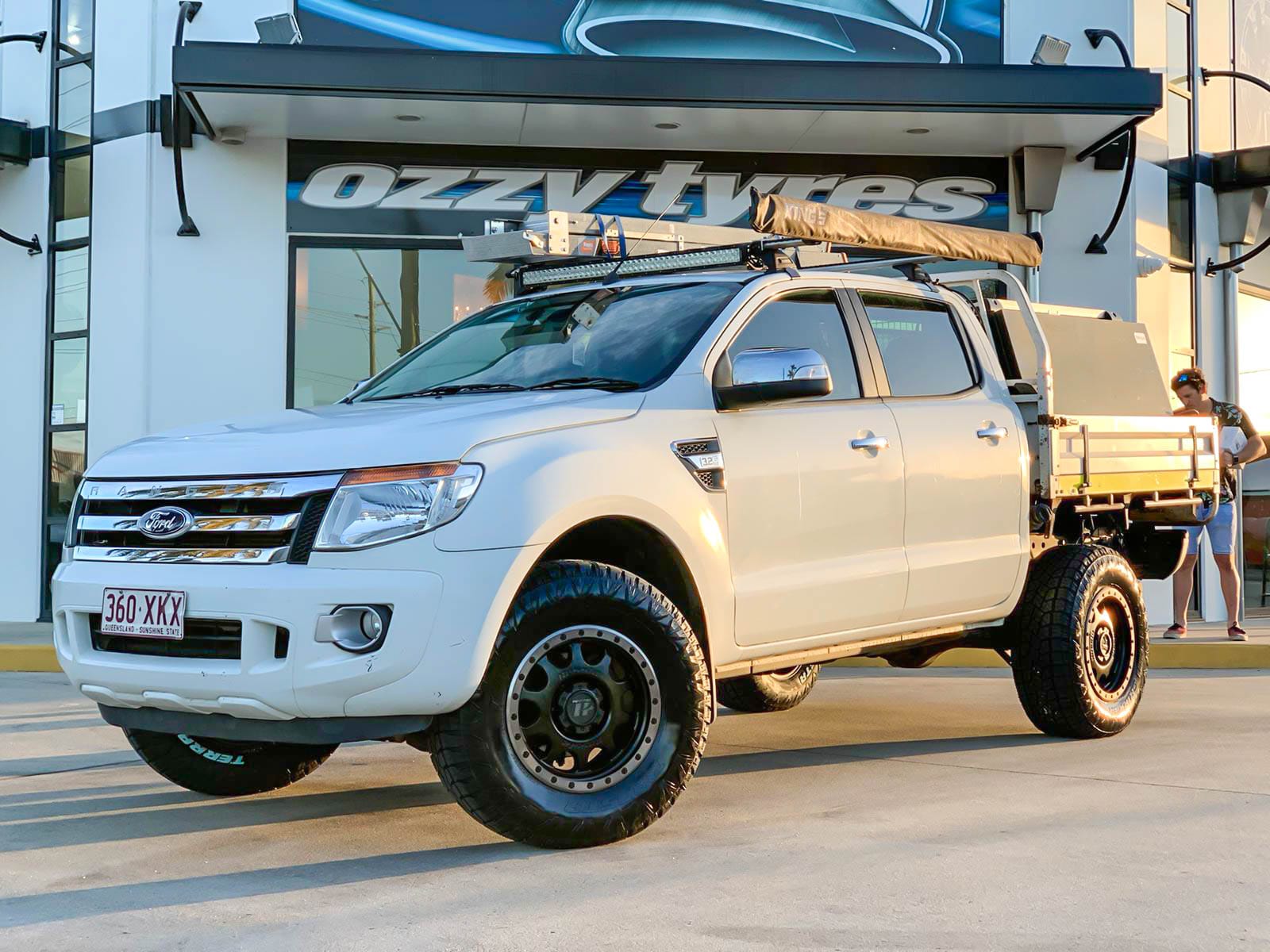 FORD RANGER HUSSLA RAPTOR MATTE BLACK DARK TINT LIP BLACK BOLTS #925